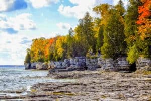 15 Best Places to see the Fall Foliage in October - Dotted Globe