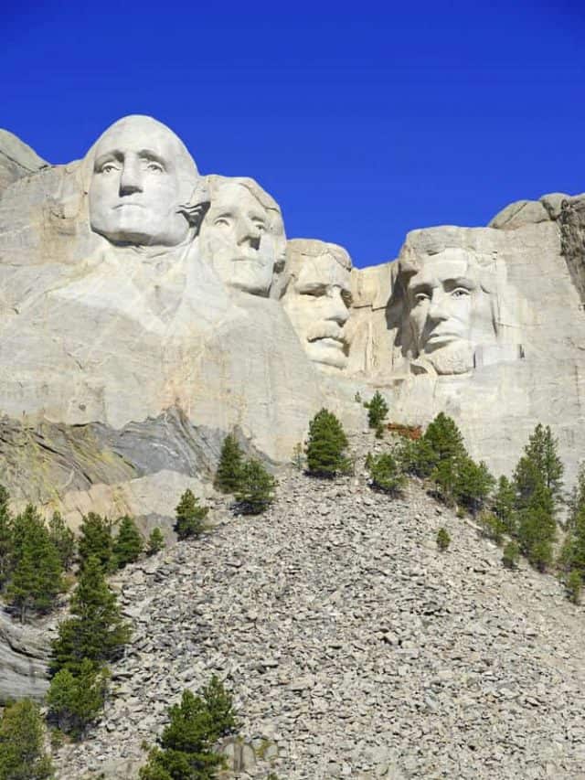 Ultimate South Dakota Road Trip Attractions + Itineraries - Dotted Globe